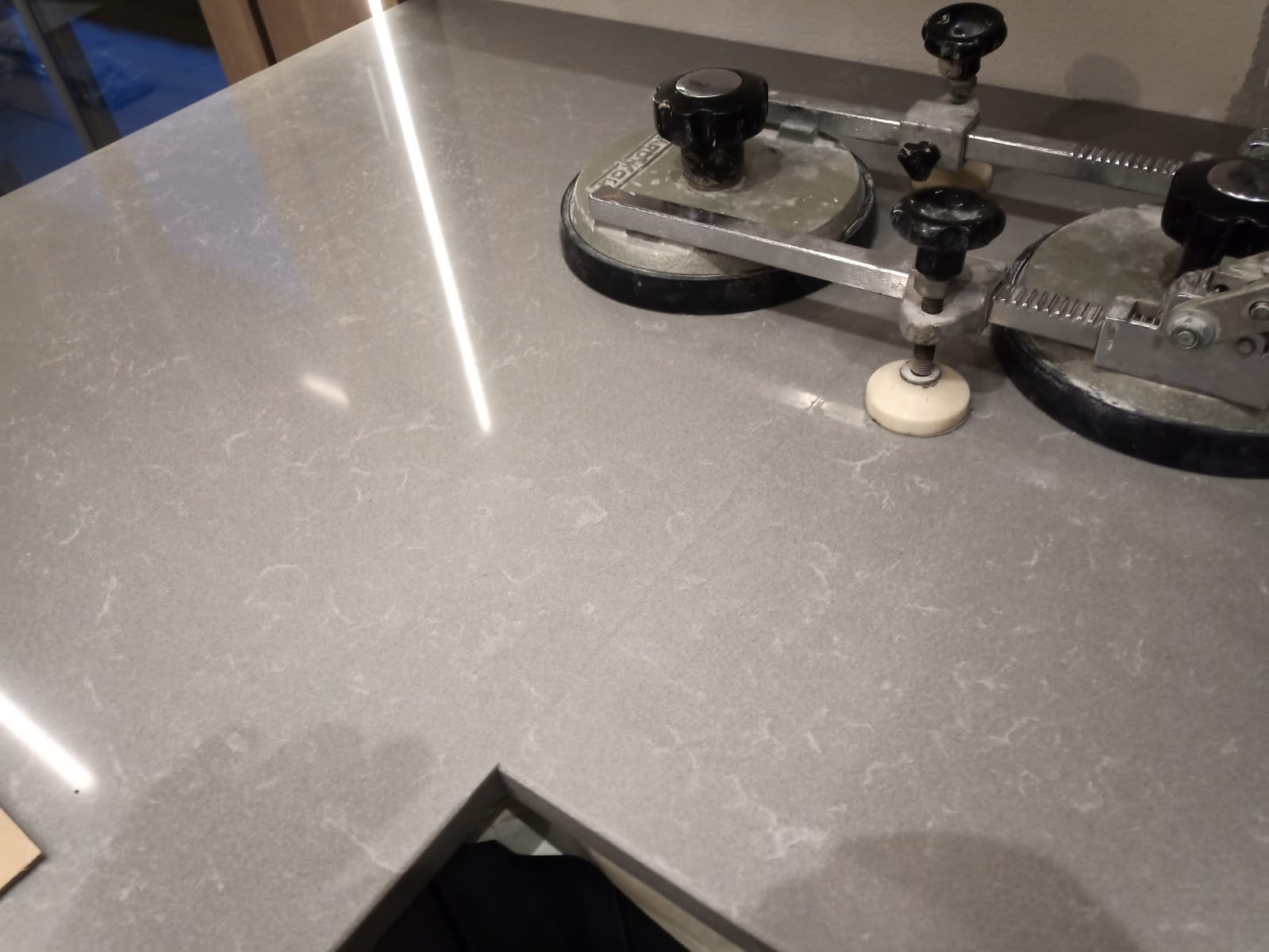 Montaj Blat Quartz - Servicii Complete, Execuție, Garantie Lucrare